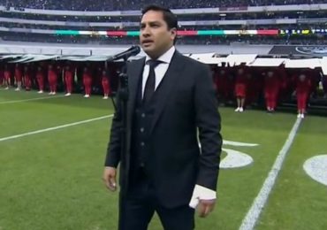 El video y los memes de Julión Álvarez entonando el himno - Hector Ledezma